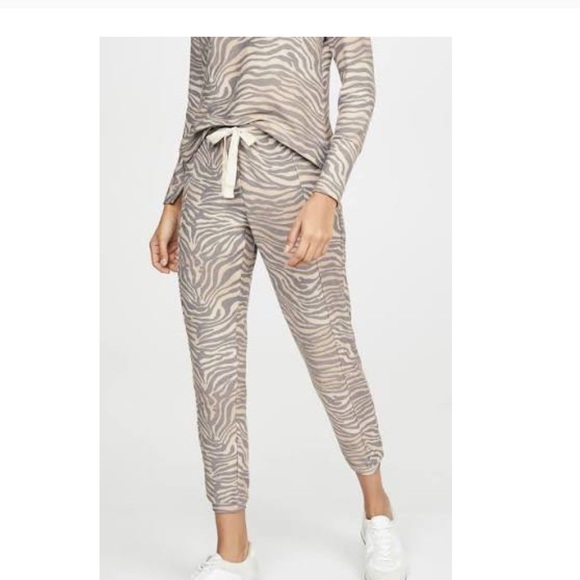 Chaser | Pants & Jumpsuits | Chaser Slouchy Zebra Jogger Hoodie Set Nwt ...